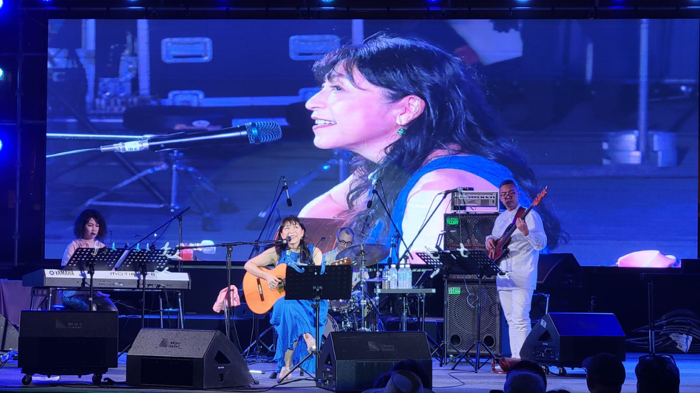 MPB na voz de Lisa Ono encanta público no primeiro dia do Brazilian Day ...